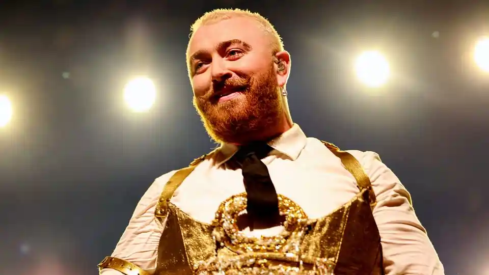 Sam Smith Shows Off His Dr. Simi During Texas Concert